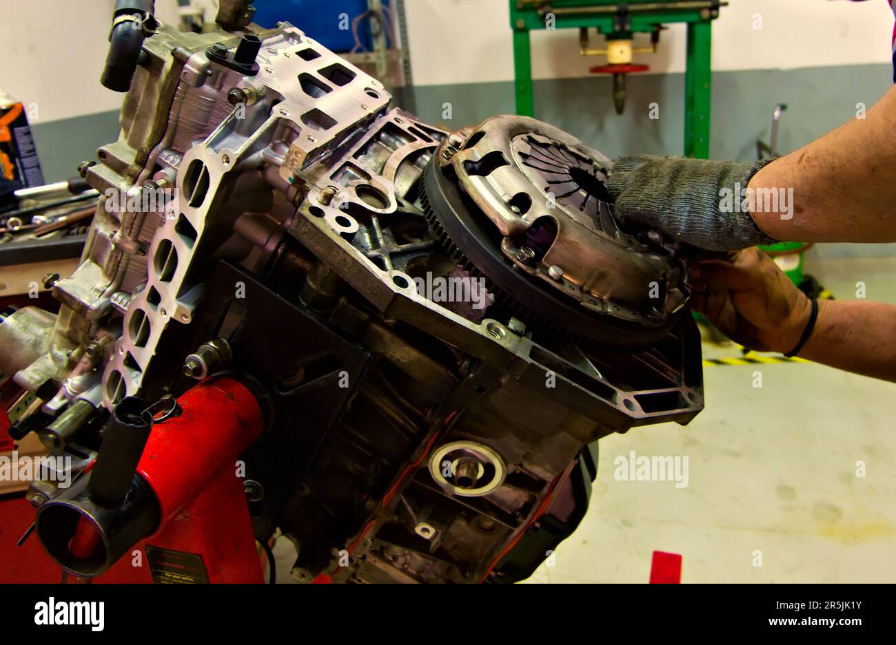 Assemble car parts hi-res stock photography and images - Alamy