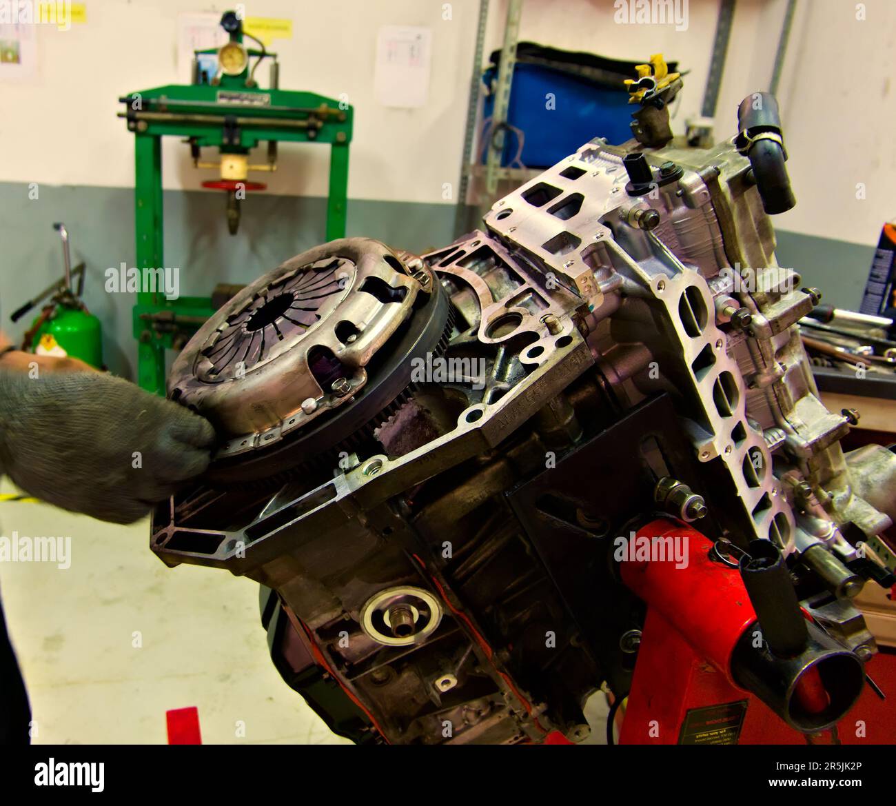 Assemble car parts hi-res stock photography and images - Alamy