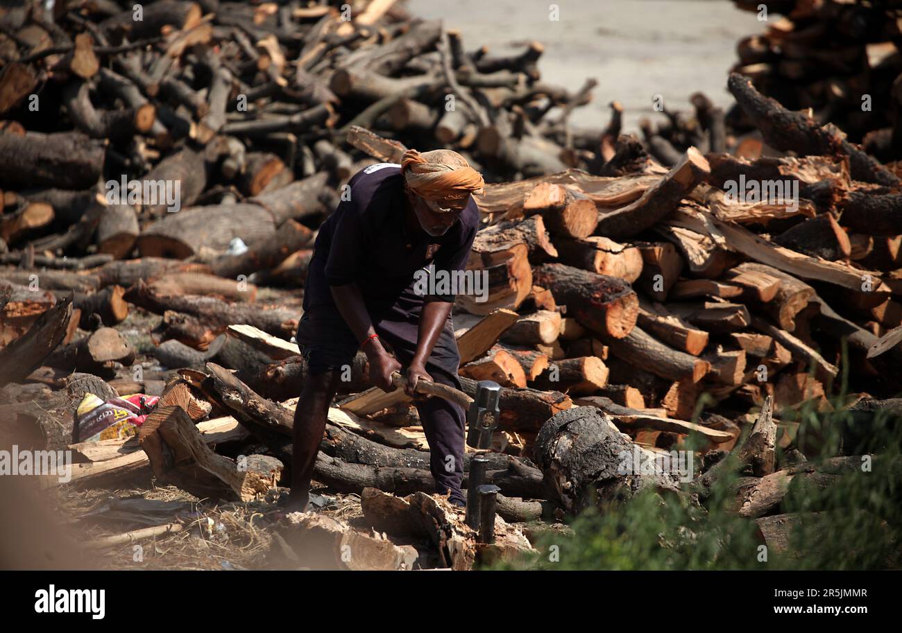 Indian labourer hi-res stock photography and images - Alamy