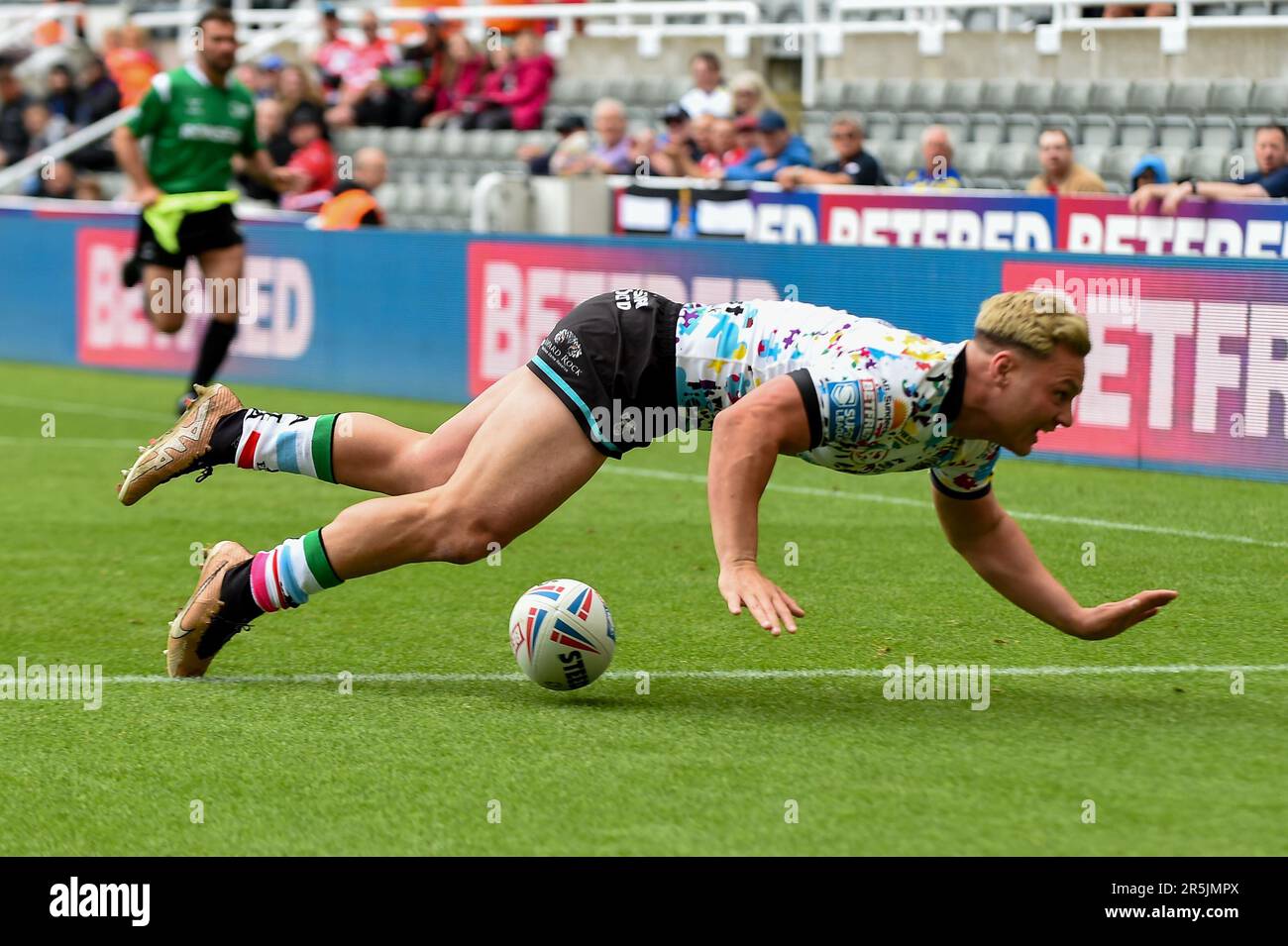 Lachlan Lam #7 of Leigh Leopards goes over for a try during the Magic ...