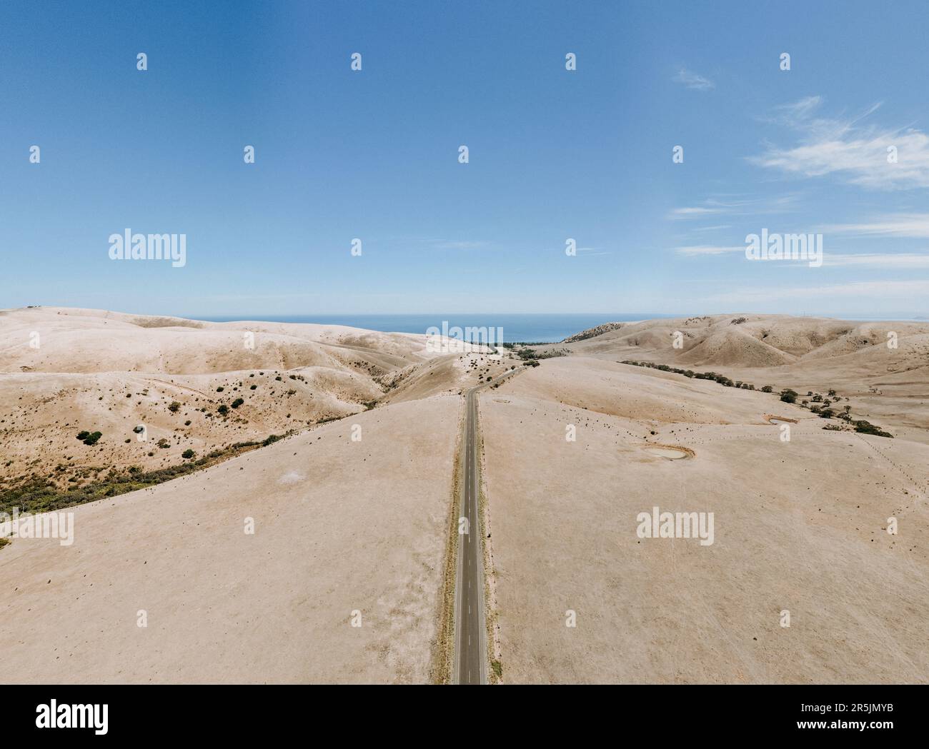 Long country road hi-res stock photography and images - Alamy