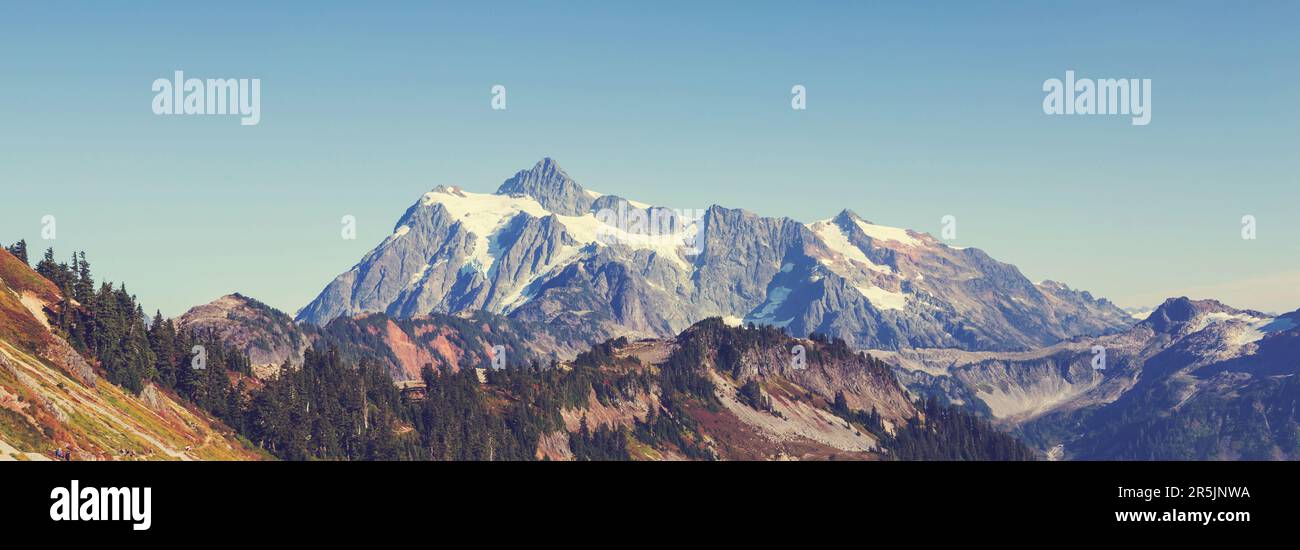Beautiful peak mount shuksan hi-res stock photography and images - Alamy