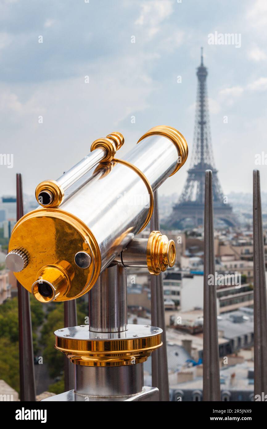 telescope on top of arc de triomphe with the Eiffel tower in the distance Stock Photo - Alamy