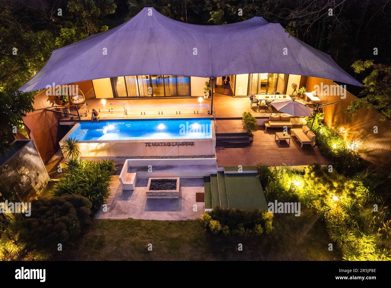 Infinity pool in forest hi-res stock photography and images - Alamy