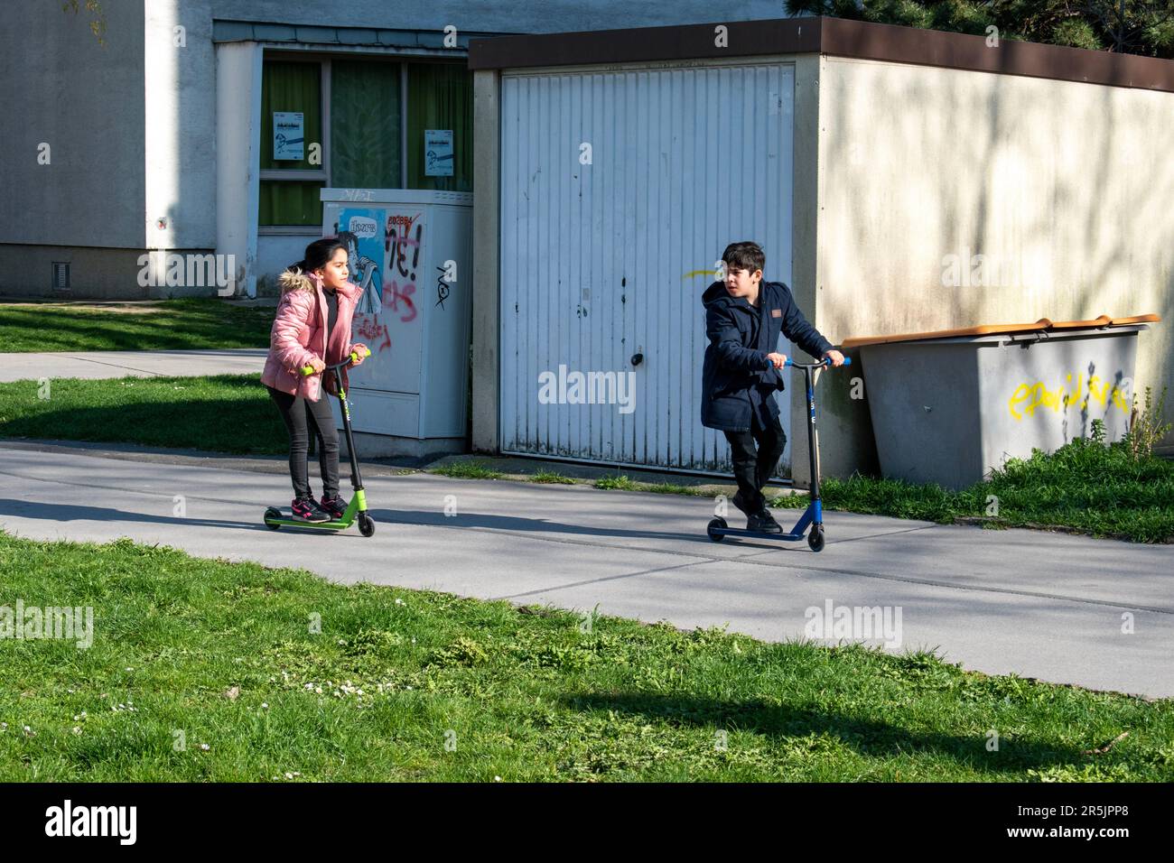 Children playing in street together hi-res stock photography and images ...