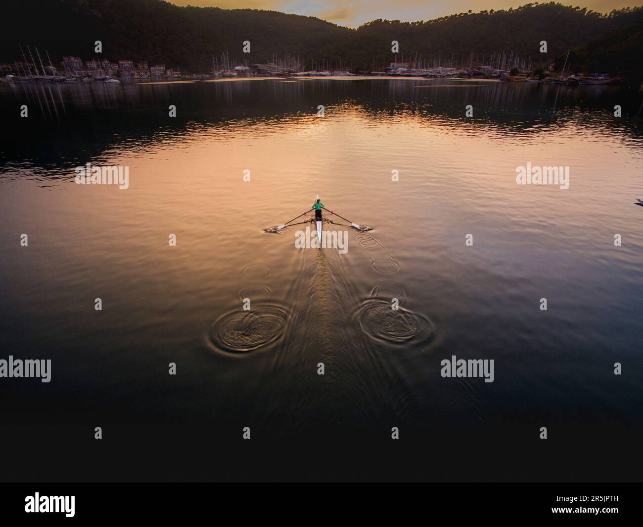 Crew rowing aerial hi-res stock photography and images - Alamy