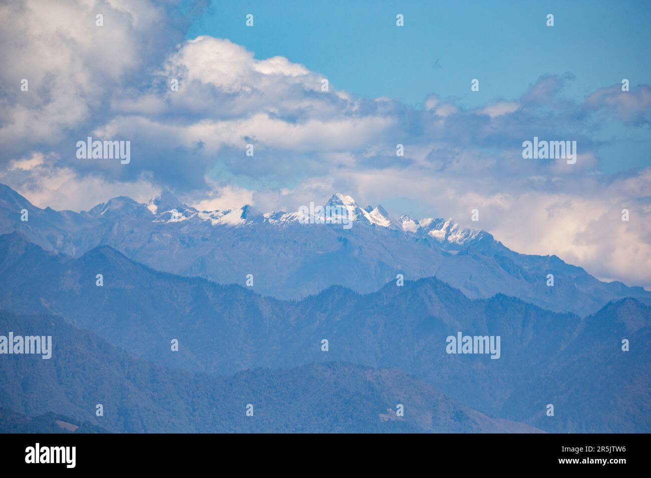 A view of Himalayan mountain range from Dochula Pass, Bhutan Stock ...