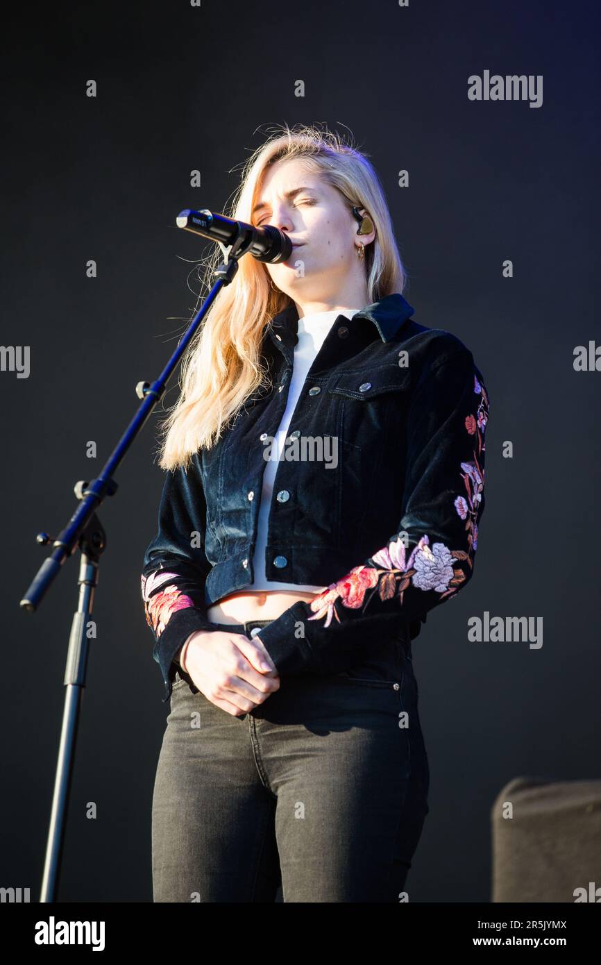 Berlin, Germany. 10.09.2017. British band London Grammar perform at the ...