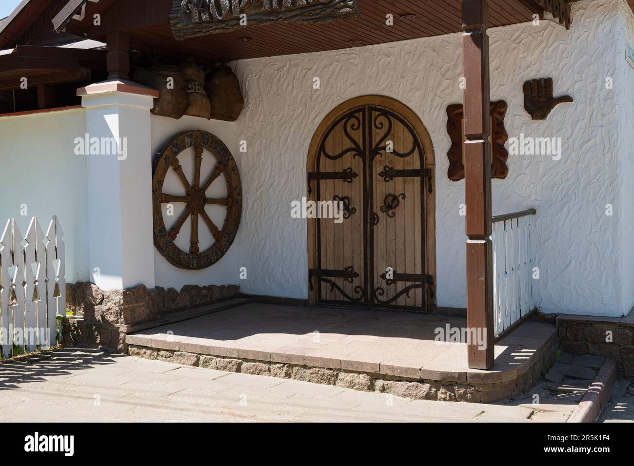 House building wheel entrance hi-res stock photography and images - Alamy