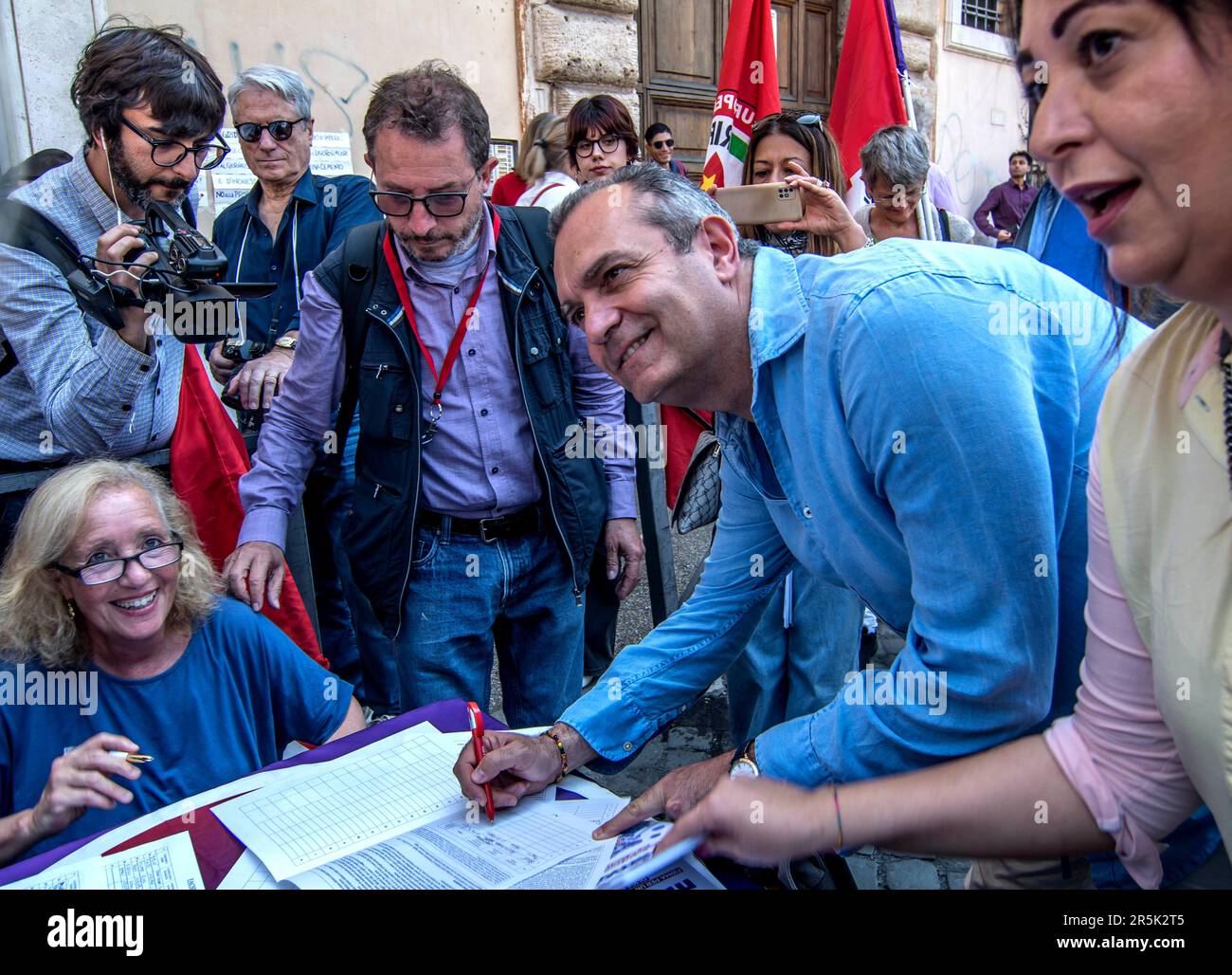 Left wing unione popolare list hi-res stock photography and images - Alamy