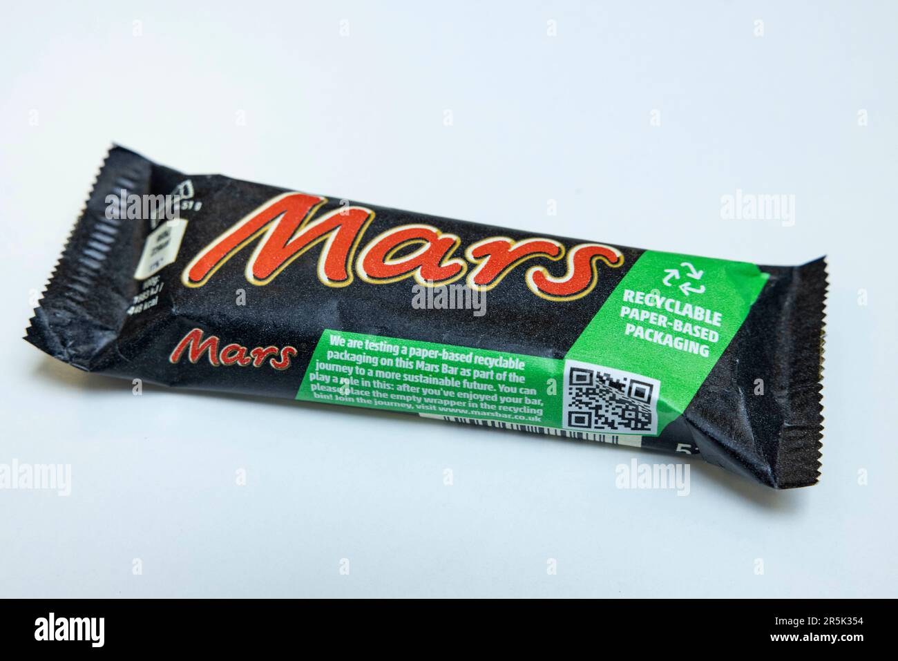 Mars bars to introduce paper wrapping Stock Photo - Alamy