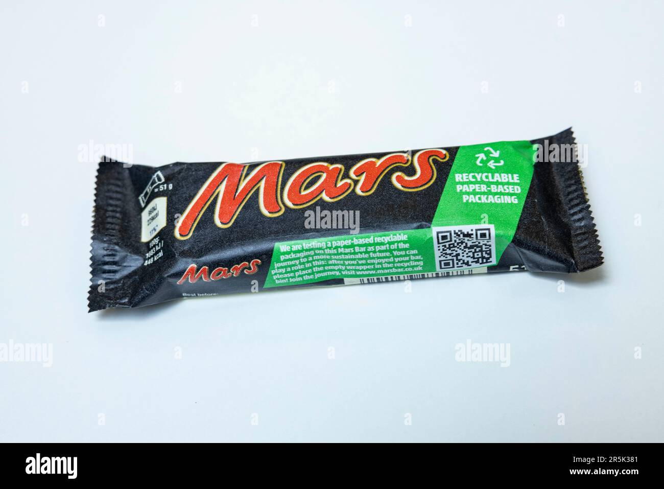 Mars bars to introduce paper wrapping Stock Photo - Alamy