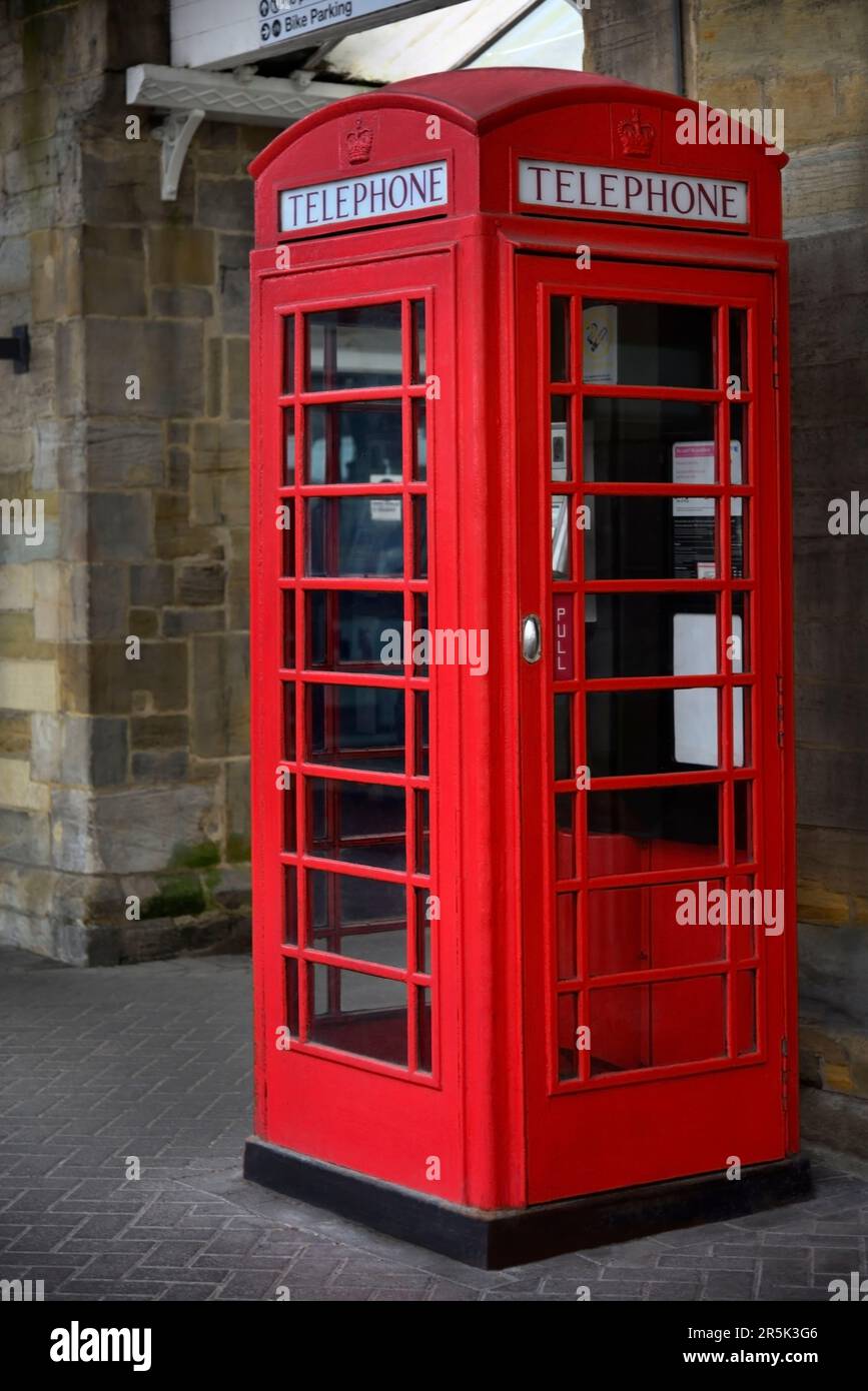 red telephone box Stock Photo - Alamy