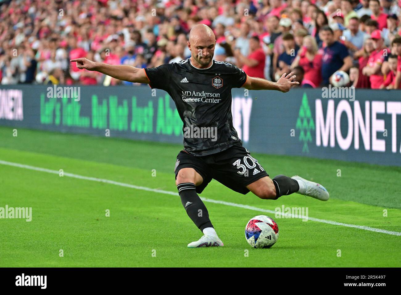 St. Louis, USA. 03rd June, 2023. Houston Dynamo defender Chase Gasper ...
