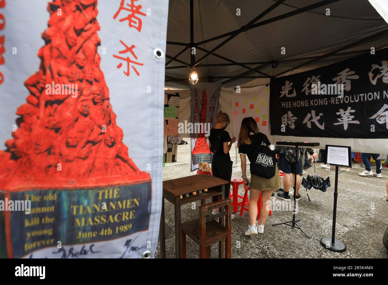 Taipei, Taipei, Taiwan. 4th June, 2023. Two ladies write note cards to ...