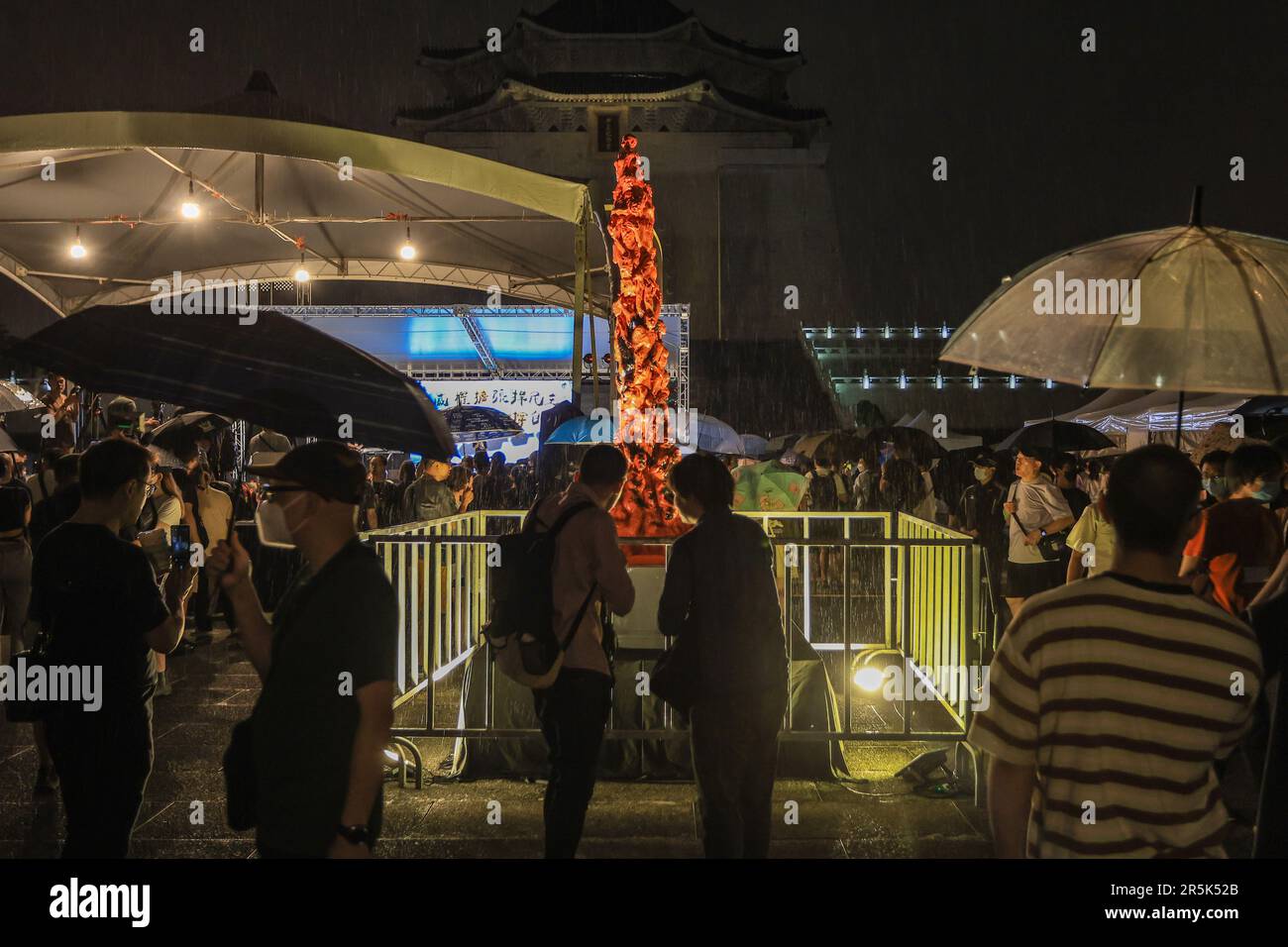 Taipei, Taipei, Taiwan. 4th June, 2023. People congregating in the rain ...