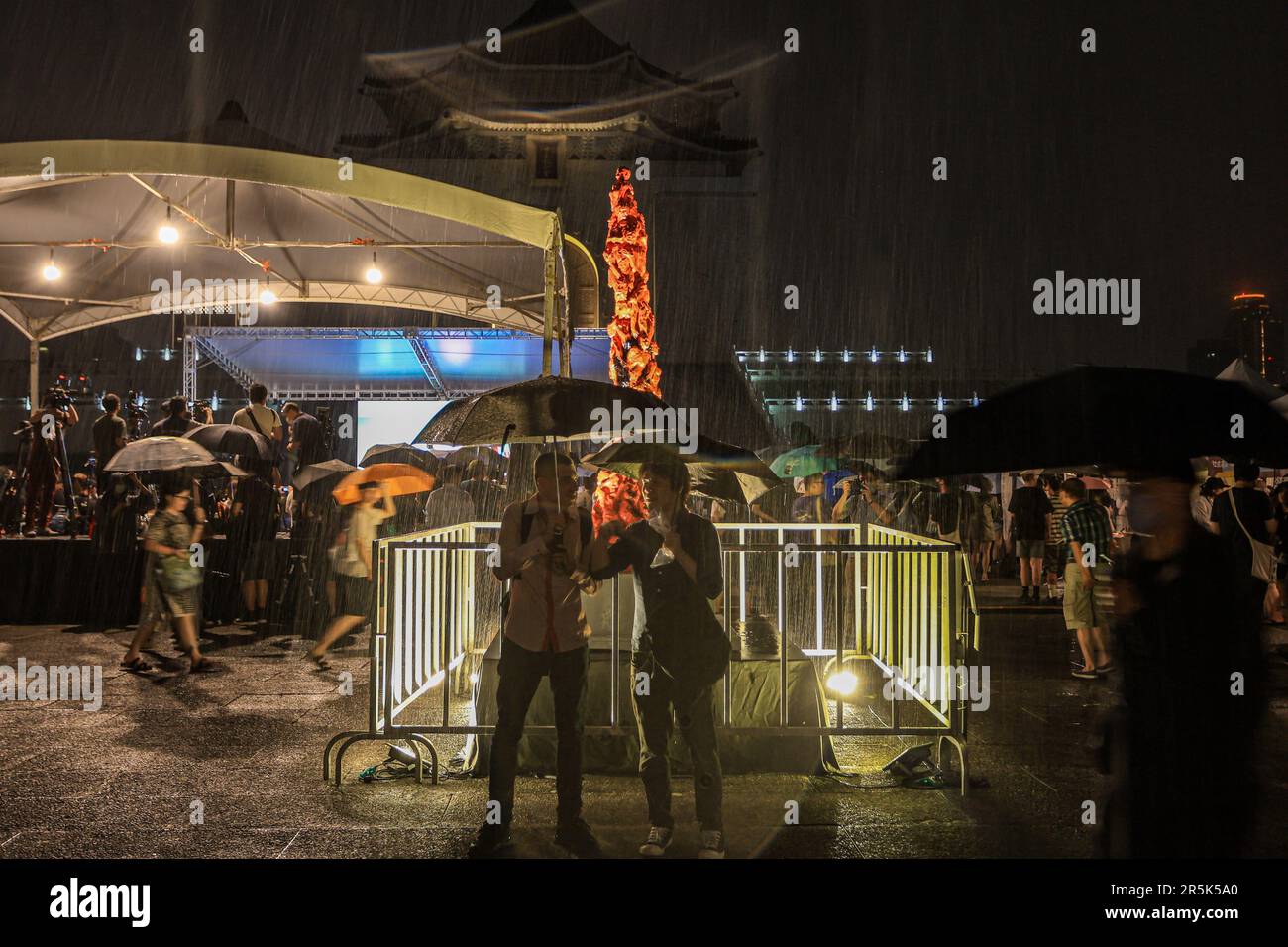 Taipei, Taipei, Taiwan. 4th June, 2023. People congregating in the rain ...