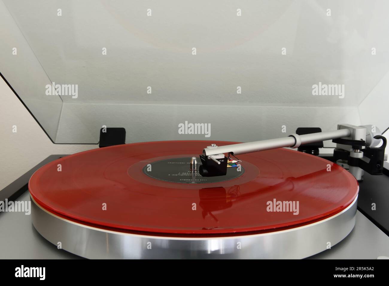 Red record player hi-res stock photography and images - Alamy