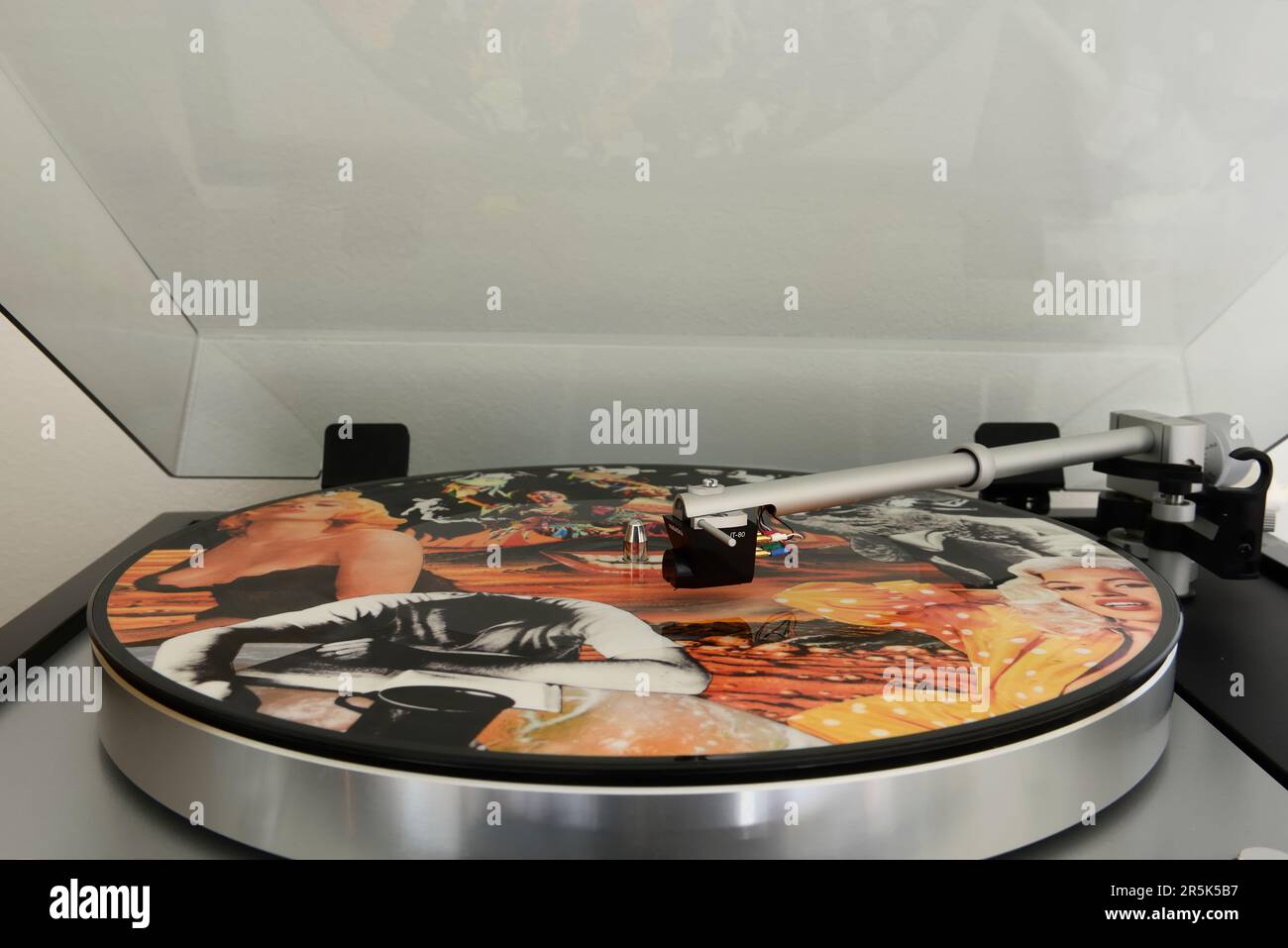 Cartridge record players hi-res stock photography and images - Alamy