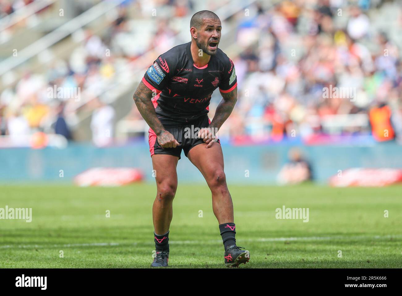Nathan Peats #9 of Huddersfield Giants gives his teammates instructions ...