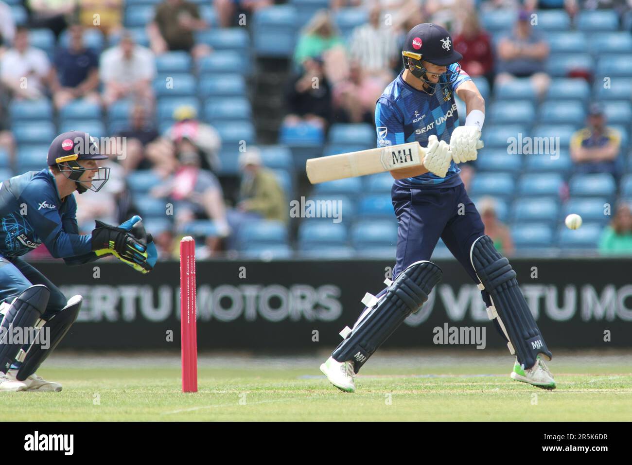 Cricket yorkshire will luxton hi-res stock photography and images - Alamy