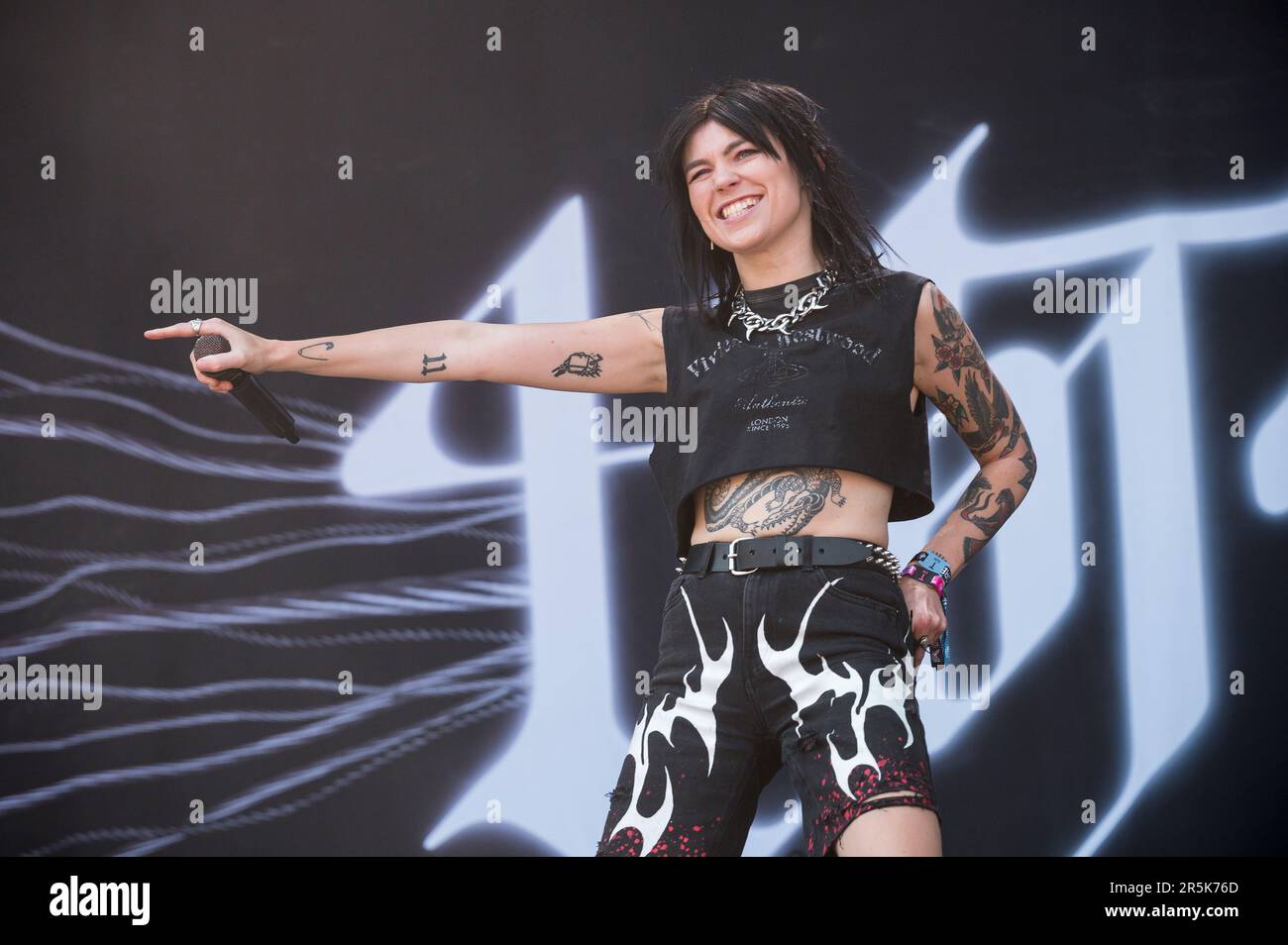 Nuremberg, Germany. 04th June, 2023. Guitarist and singer Hannah Mee of the band Hot Milk ...