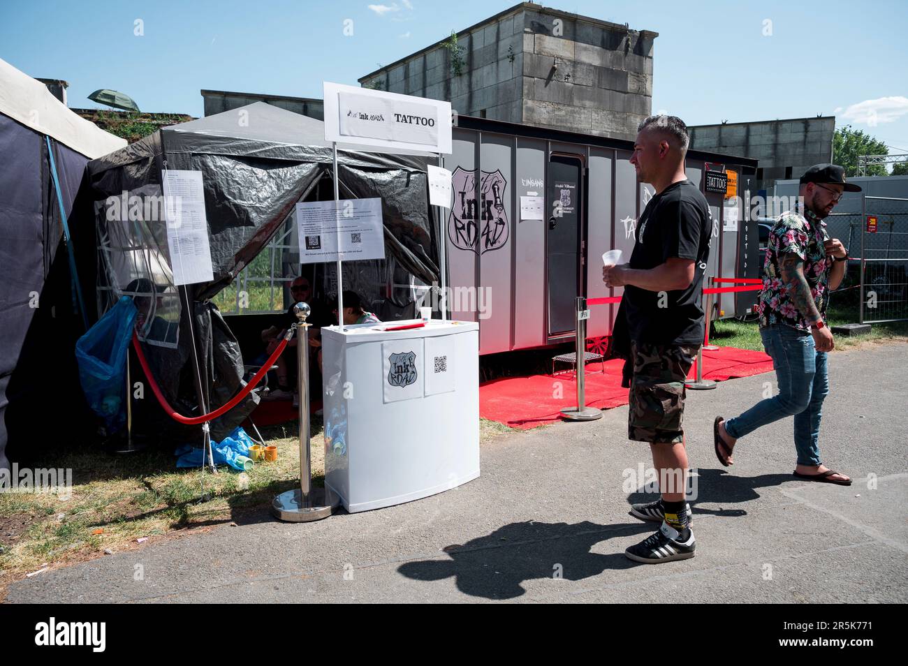 Nuremberg, Germany. 04th June, 2023. Festival visitors stand in front ...
