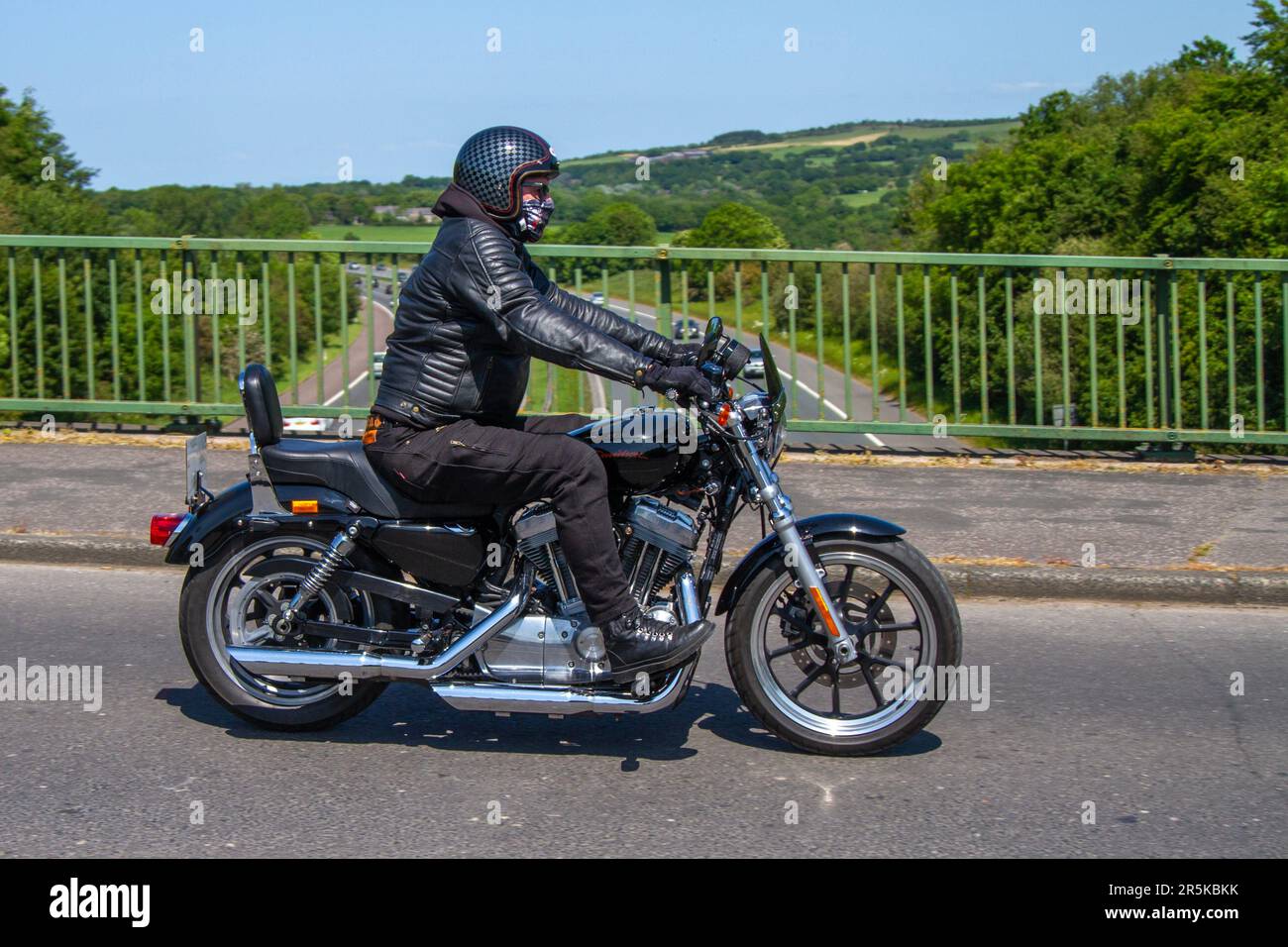 2013 Harley-Davidson XL 883 L Superlow 12, mid-range cruiser style bike ...