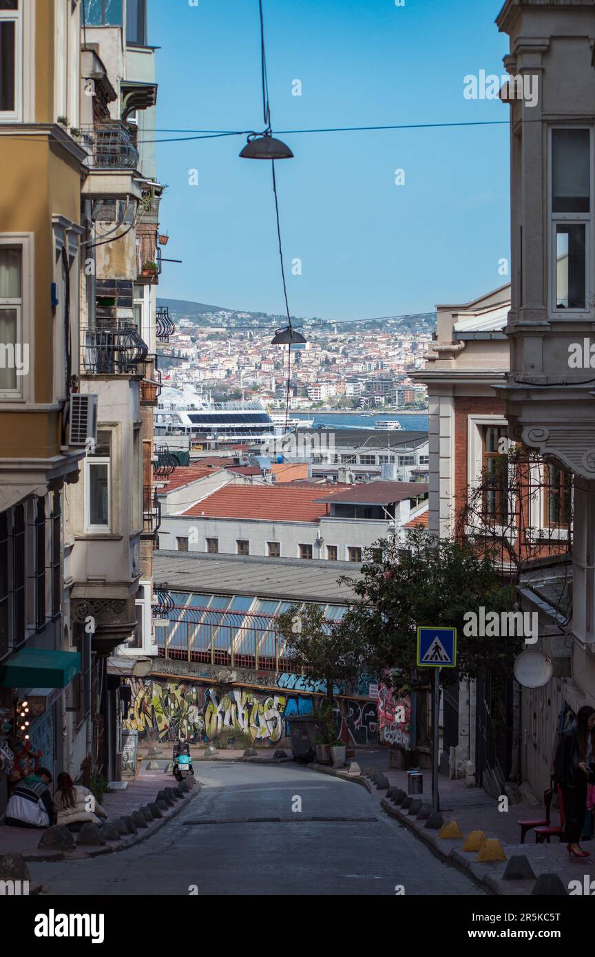 Narrow street istanbul turkey hi-res stock photography and images - Alamy