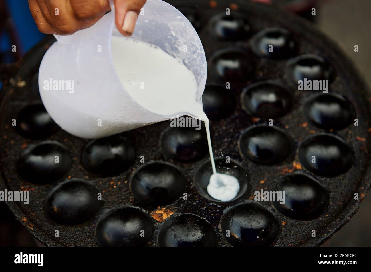 Hand pouring rice hi-res stock photography and images - Alamy