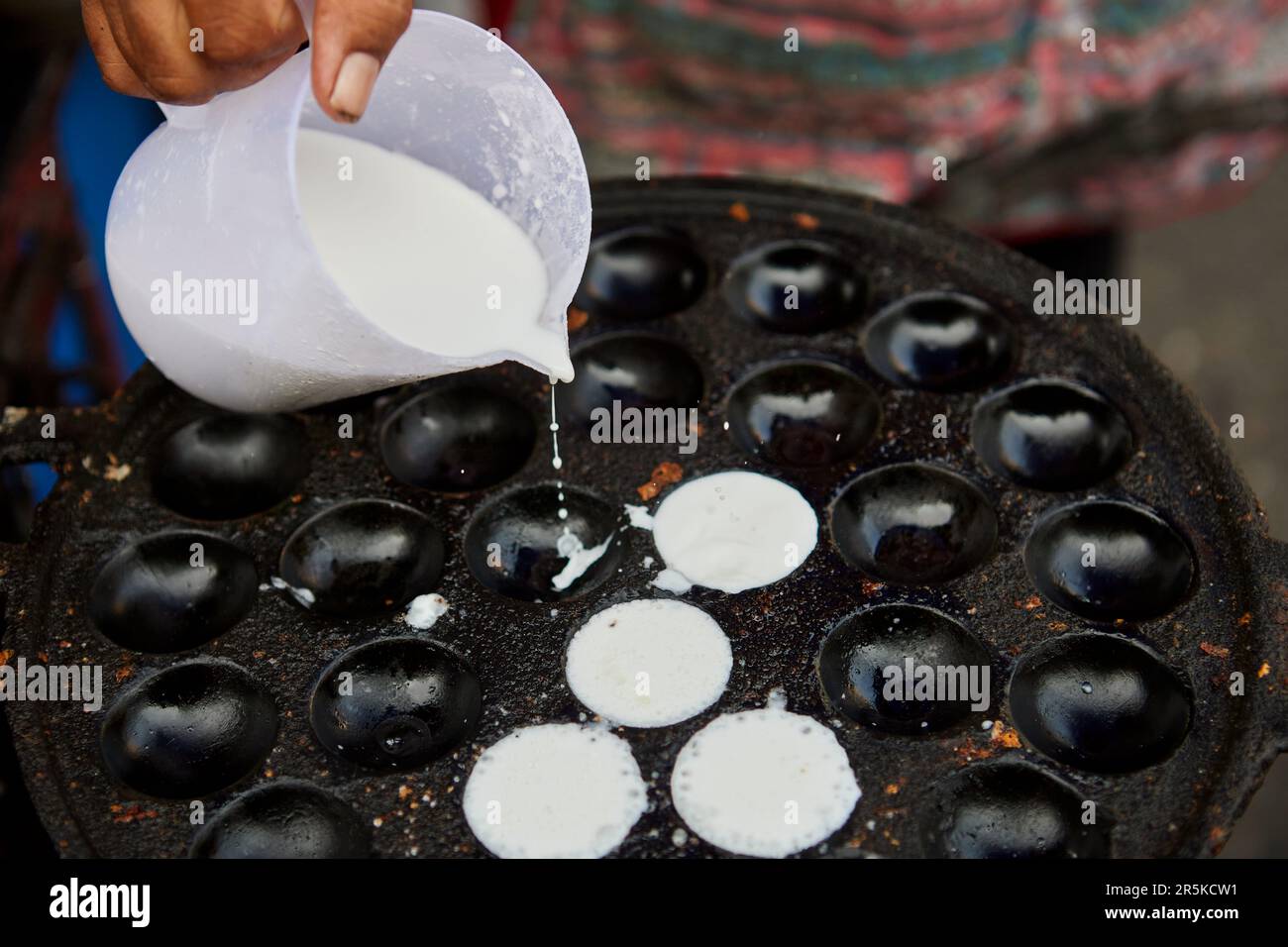 Hand pouring rice hi-res stock photography and images - Alamy