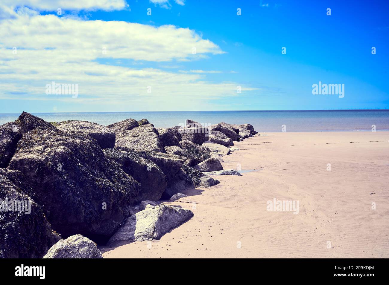 Large rocks at beach hi-res stock photography and images - Alamy