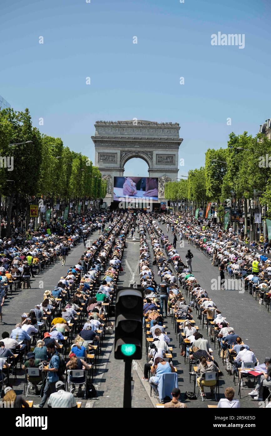Paris, France. 04th June, 2023. Hundreds of people participate in 'The ...
