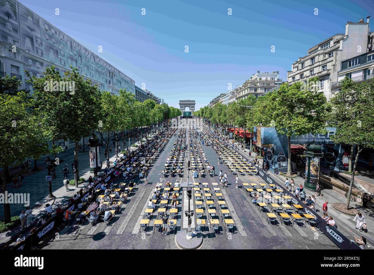 Paris, France. 04th June, 2023. Hundreds of people participate in 'The ...
