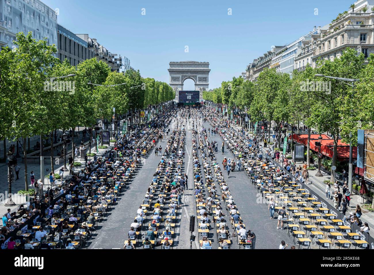 Hundreds Of People Participate In The World s Biggest Dictation On hundreds-of-people-participate-in-the-world-s-biggest-dictation-on