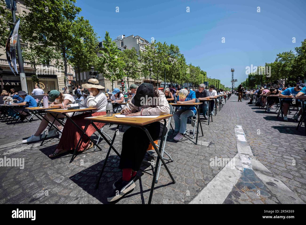 Paris, France. 04th June, 2023. Hundreds of people participate in 'The ...