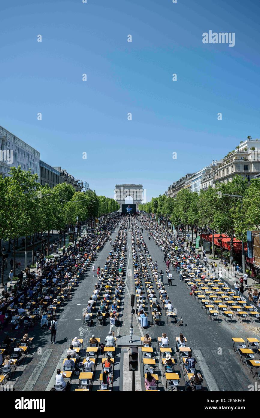 Paris, France. 04th June, 2023. Hundreds of people participate in 'The ...