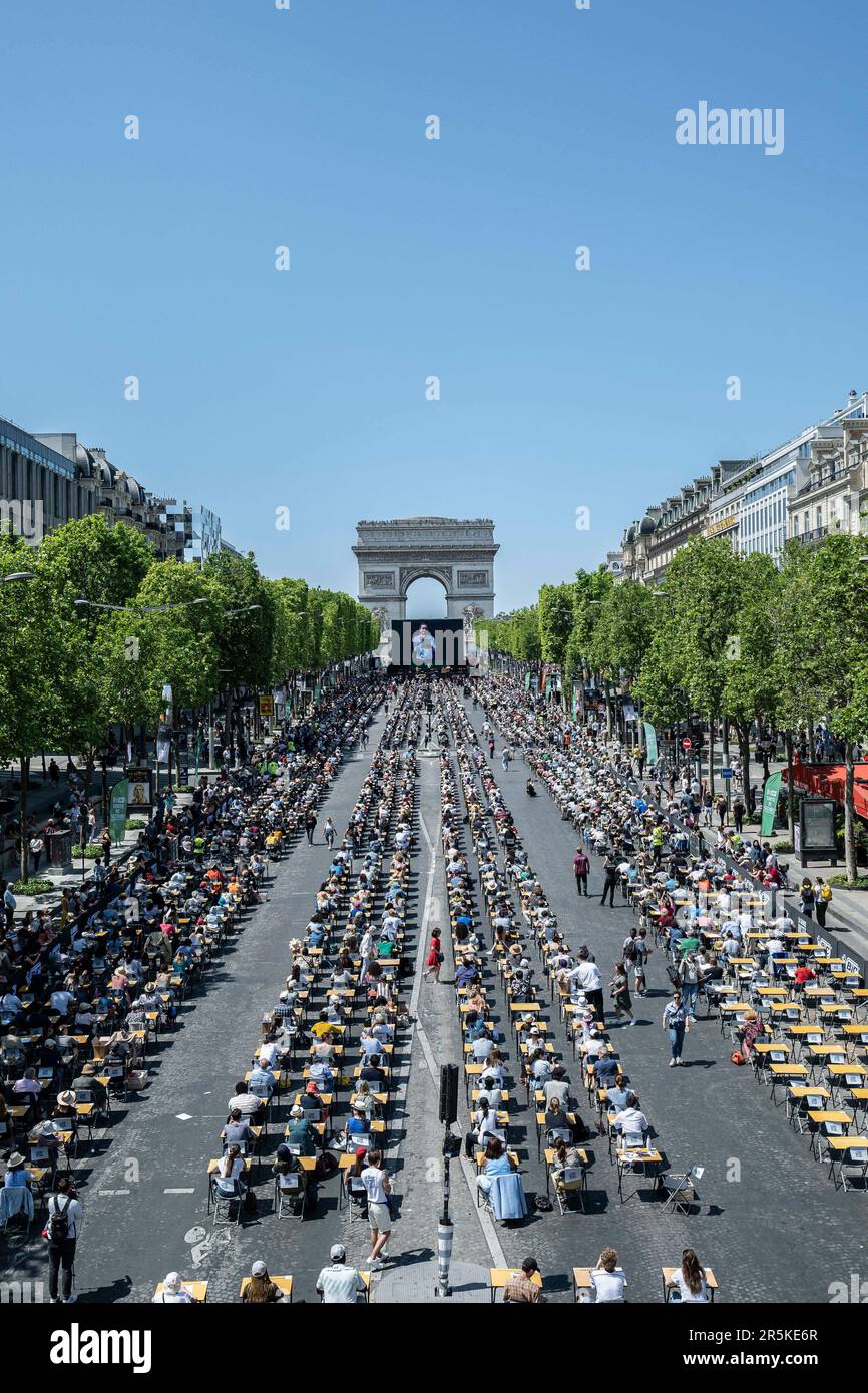 Paris, France. 04th June, 2023. Hundreds of people participate in 'The ...