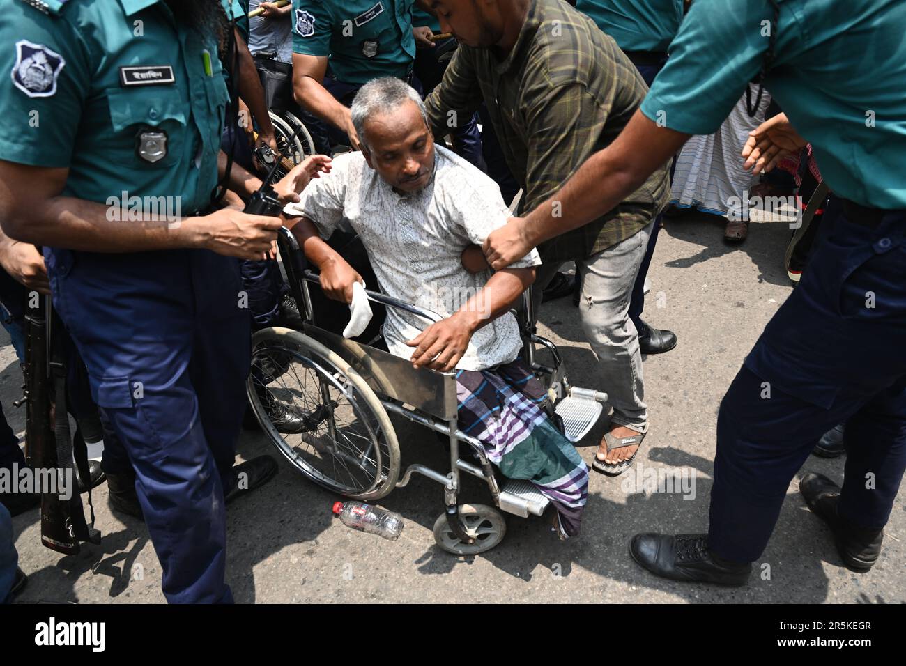 Dhaka, Bangladesh. 04th June, 2023. Police scuffle with disabled people ...