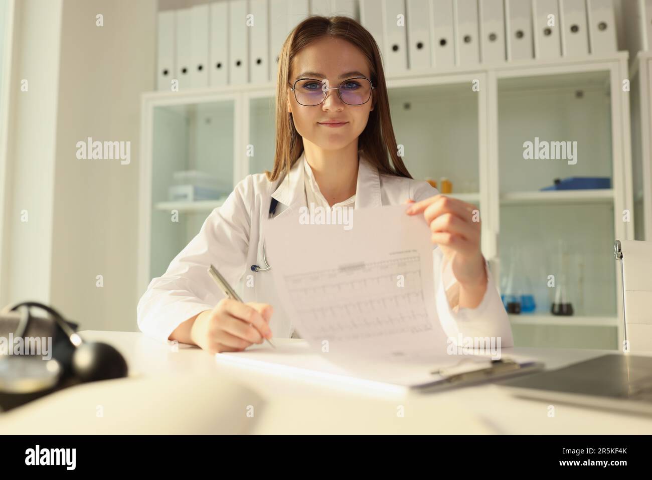 Scientific papers review hi-res stock photography and images - Alamy