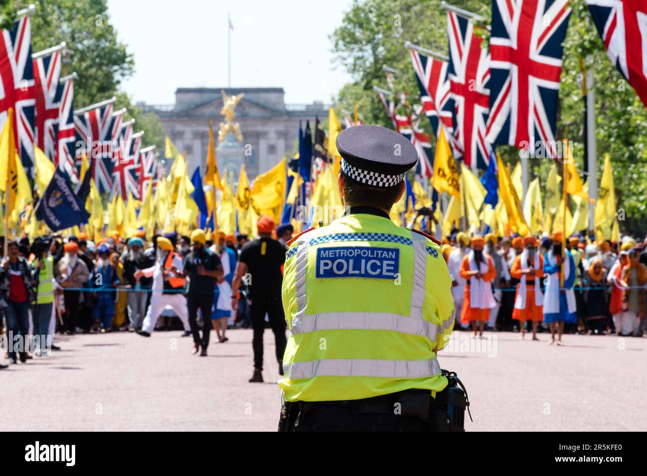 Golden temple anniversary 2023 hi-res stock photography and images - Alamy