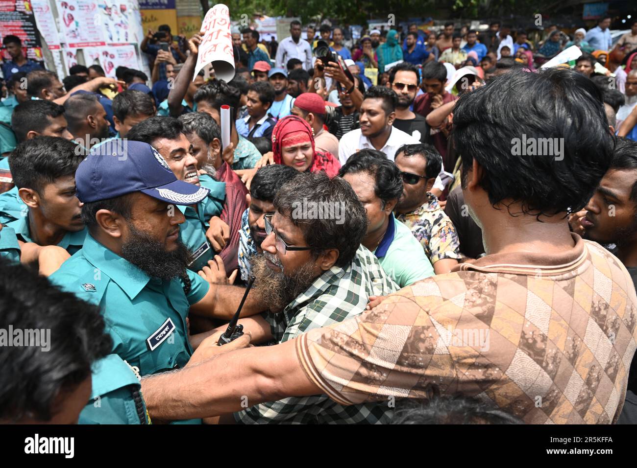 Dhaka, Bangladesh. 04th June, 2023. Police scuffle with disabled people ...