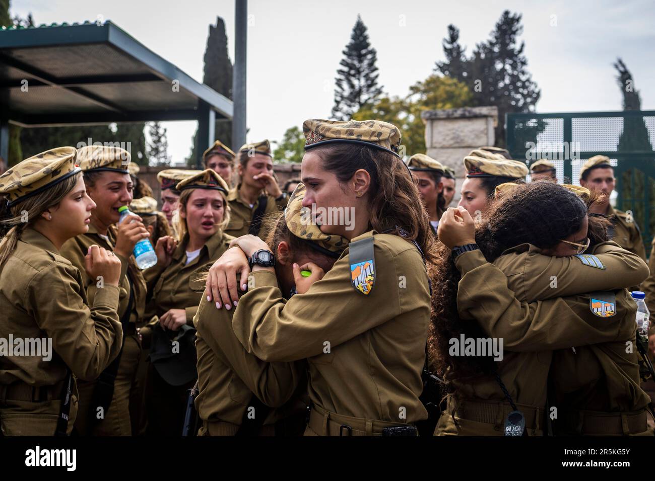 Rishon Le Tsiyon, Israel. 04th June, 2023. Israeli soldiers mourn ...