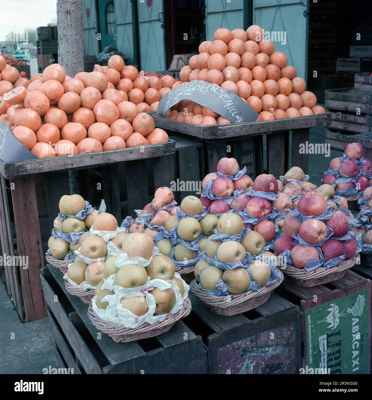 Mercado de frutos hi-res stock photography and images - Alamy