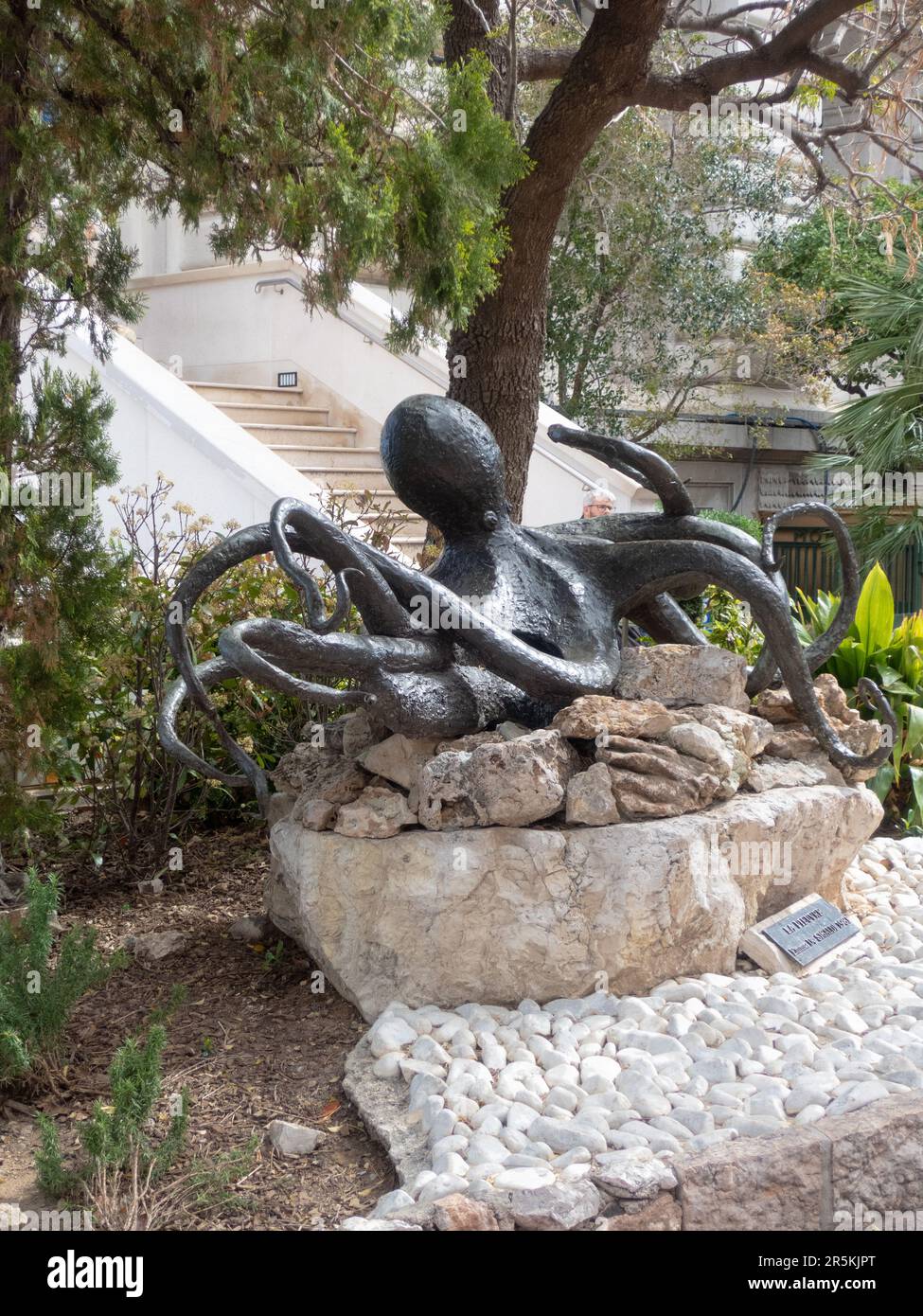 Bronze sculpture of an octopus outside the Oceanographic Museum in ...