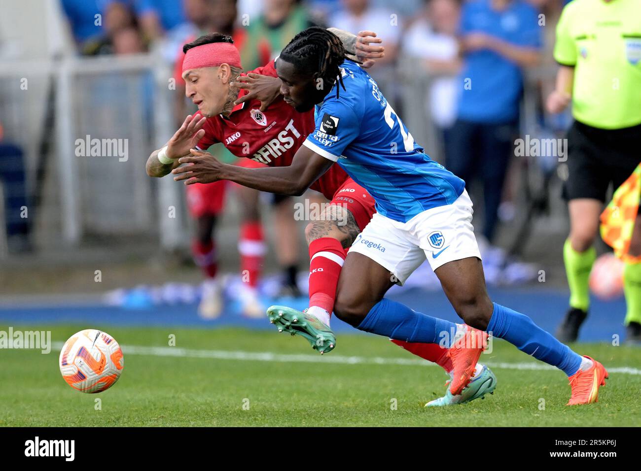 GENK - (lr) Gaston Avila of Royal Antwerp FC, Joseph Paintsil of KRC ...