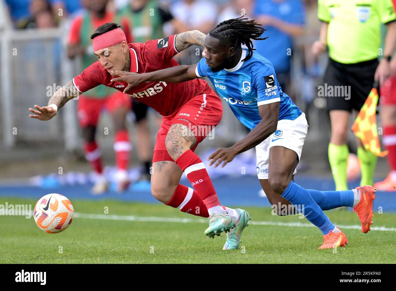 GENK - (lr) Gaston Avila of Royal Antwerp FC, Joseph Paintsil of KRC ...
