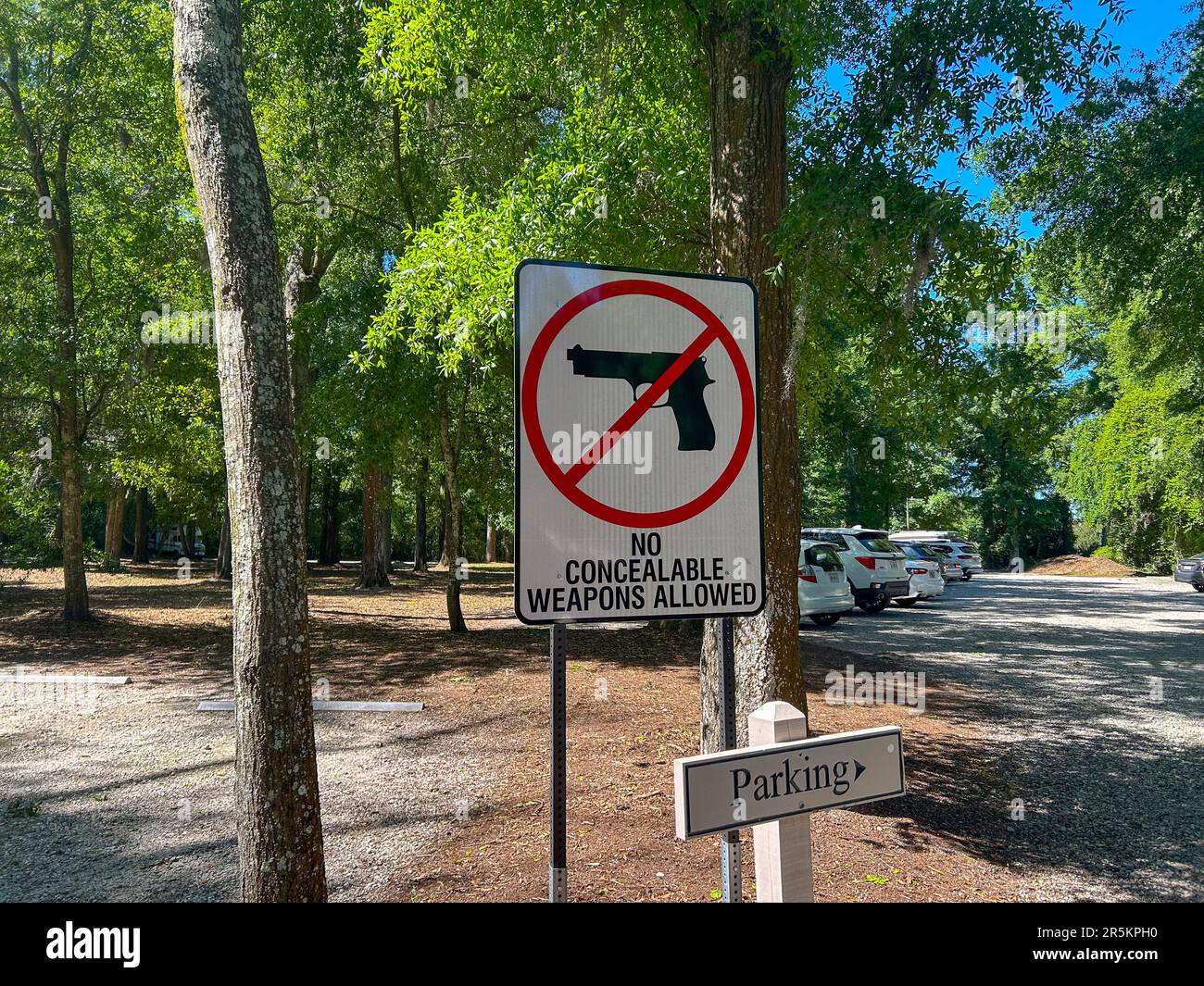 No weapons allowed sign hi-res stock photography and images - Alamy
