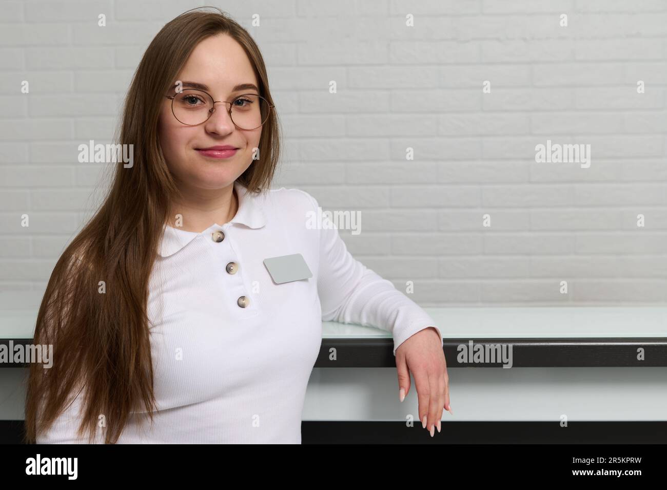 Reception desk emergency room hospital hi-res stock photography and ...