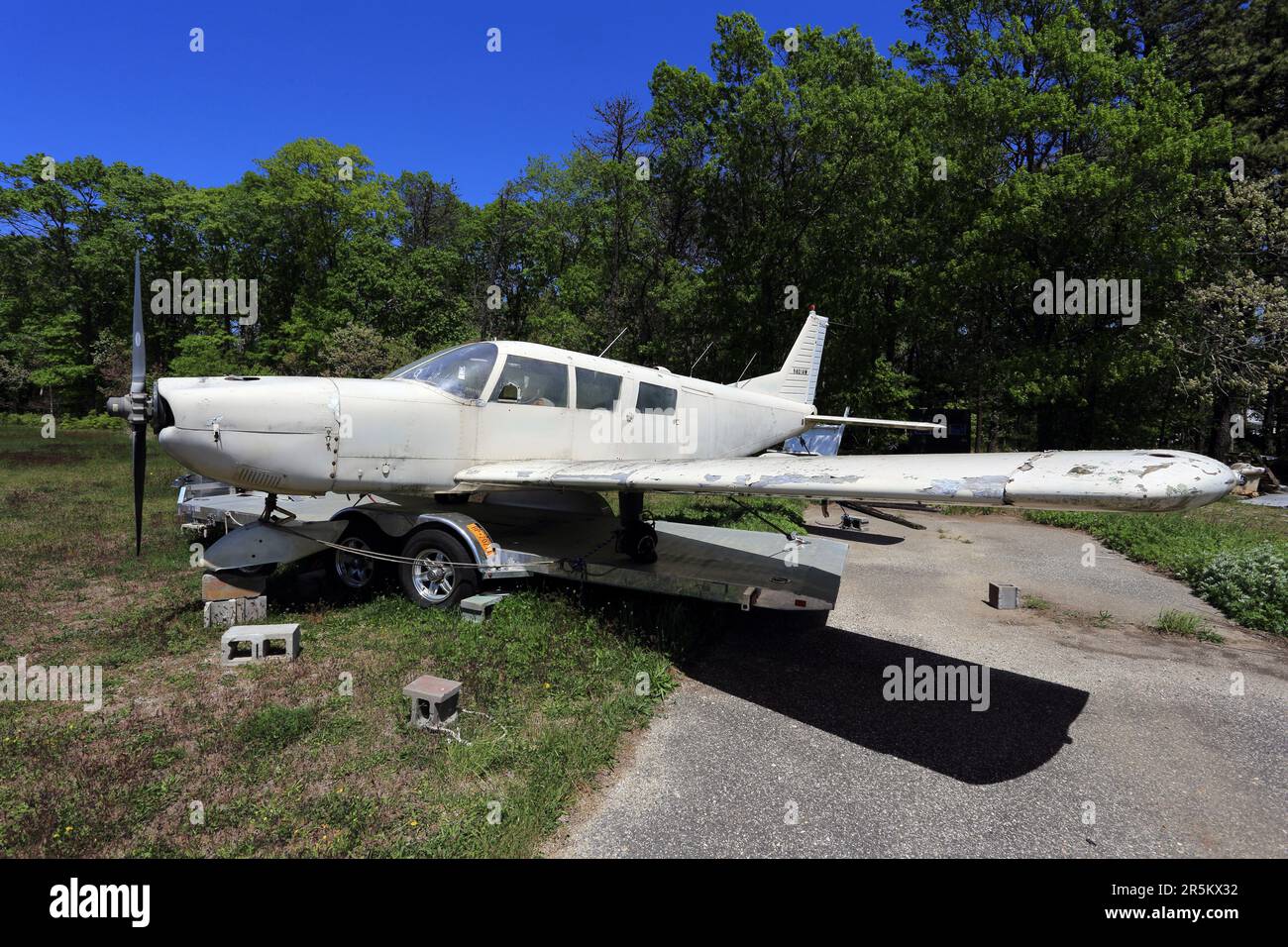 Aircraft restoration hi-res stock photography and images - Alamy
